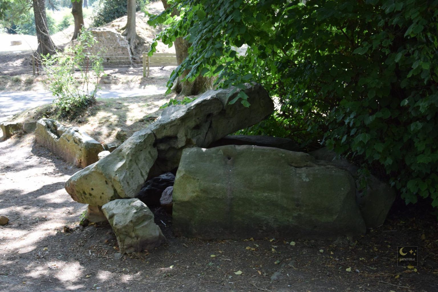 Dolmen de la Table des Fées – Fresnicourt-le-Dolmen (62) – Mystères ...